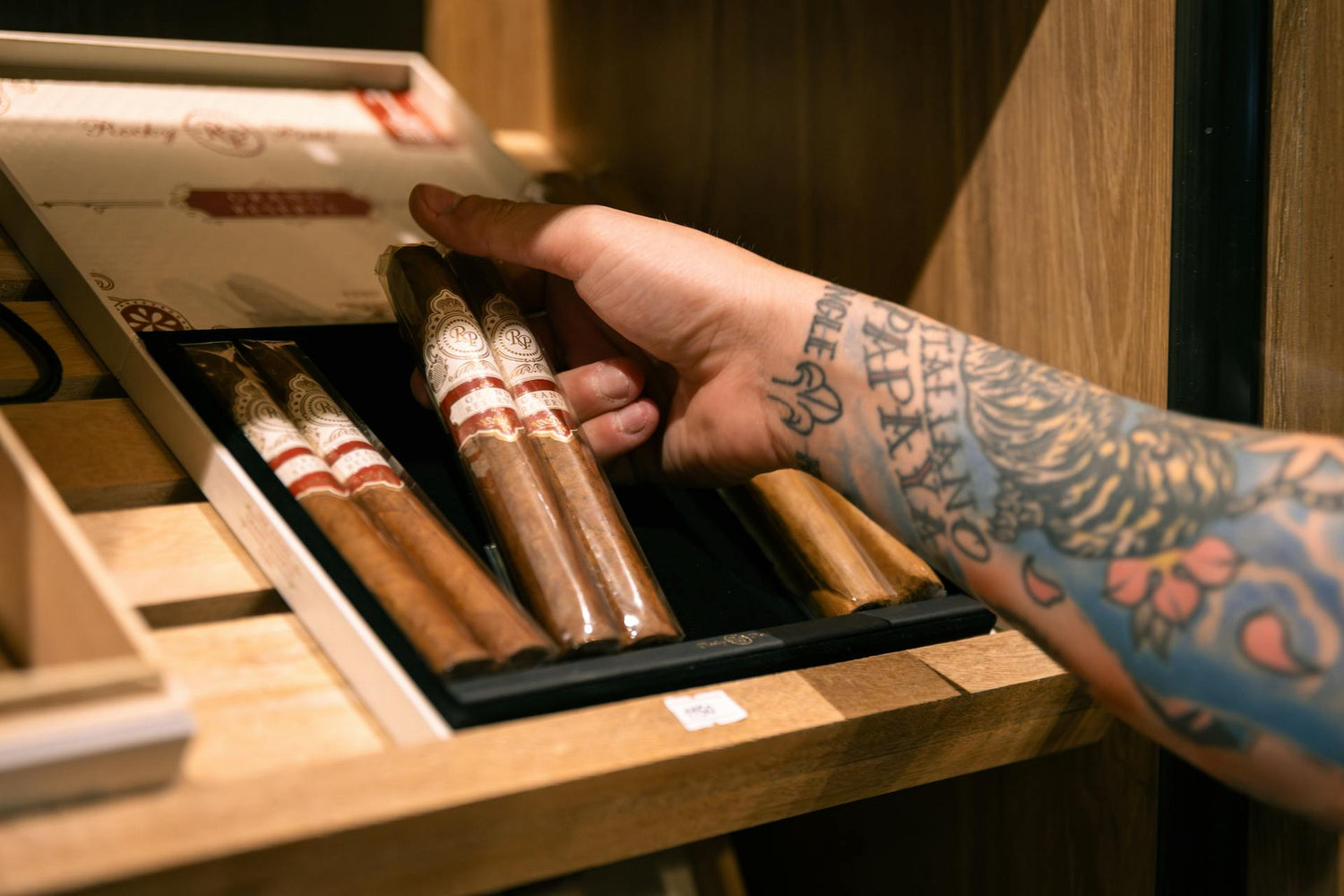 How To Rehydrate Cigars: The Right Way – Refined Traditions Humidors